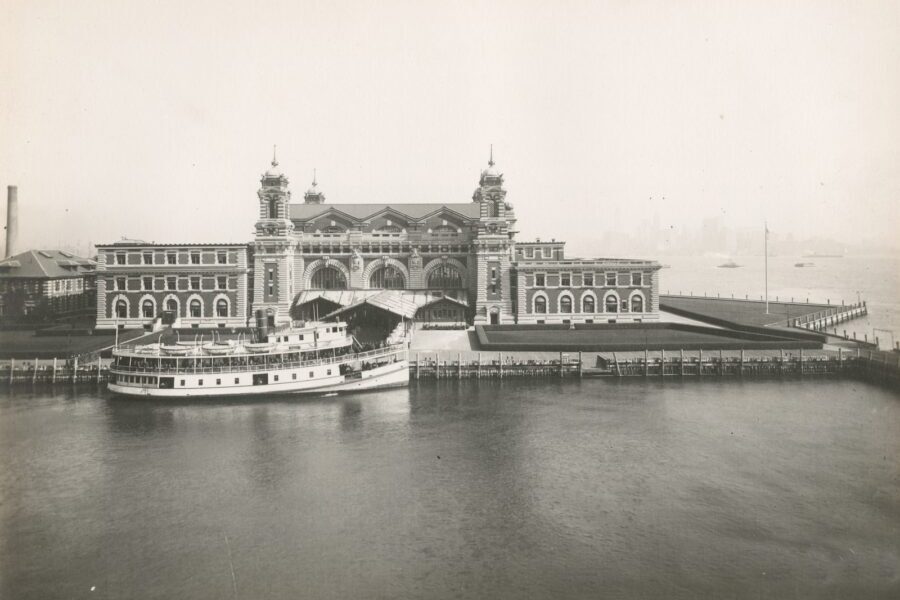 Tracing Your Ancestry Through Immigration and Naturalization Records ...